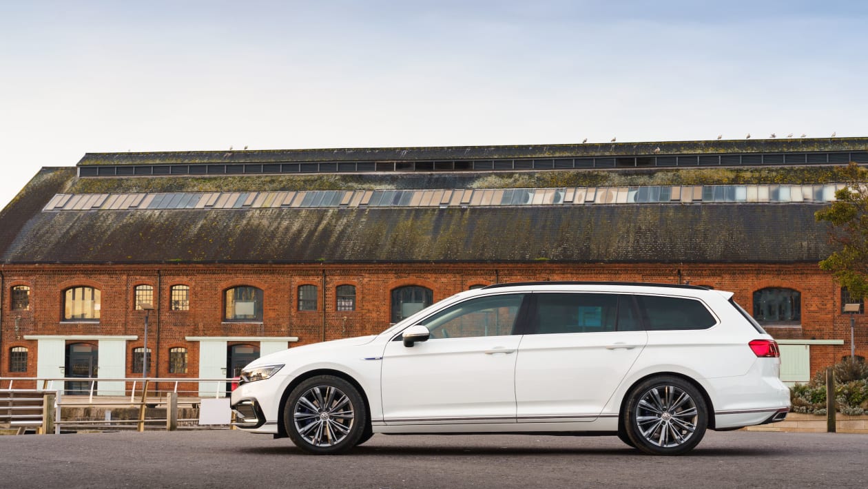 Volkswagen Passat GTE Estate review pictures | DrivingElectric