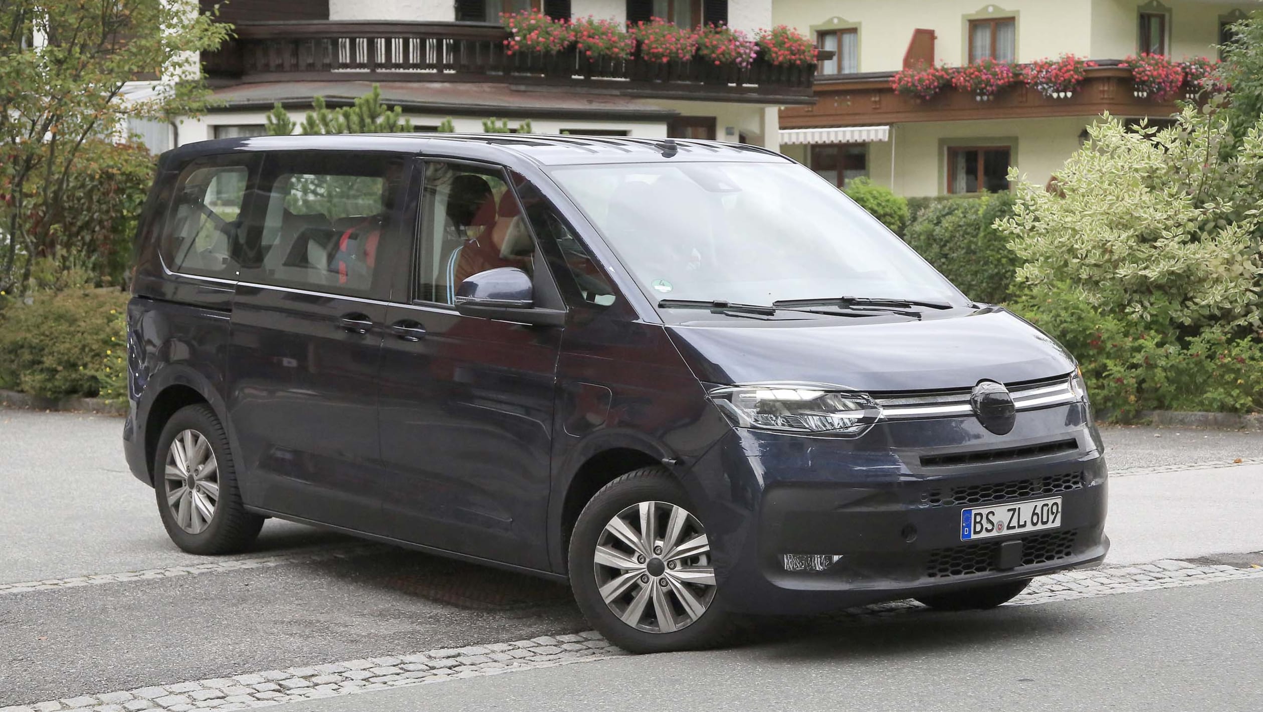 VW Transporter hybrid van: new T7 to launch in 2021 with plug-in option ...