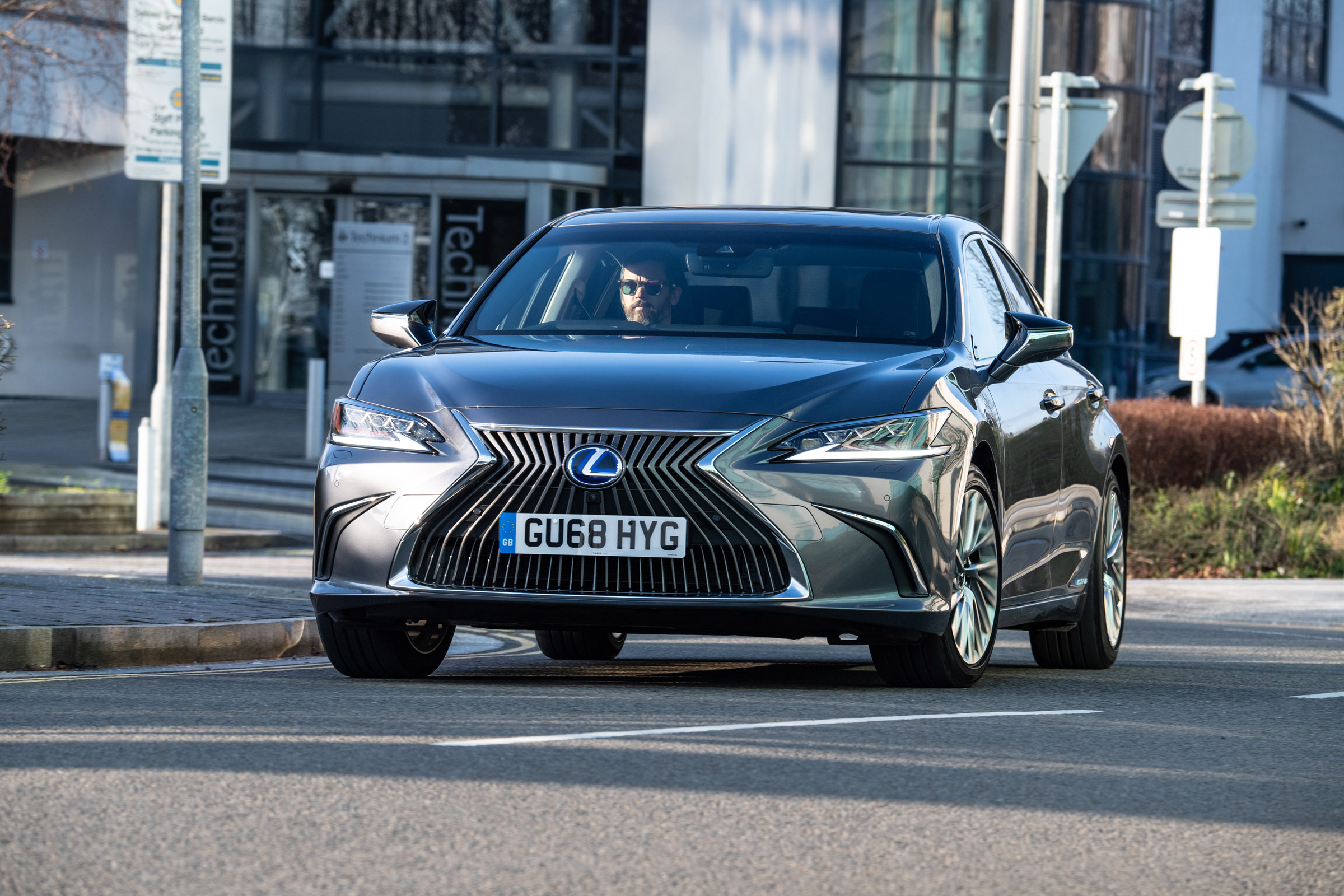 Lexus ES 300h review | DrivingElectric