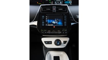 Toyota Prius interior & comfort | DrivingElectric