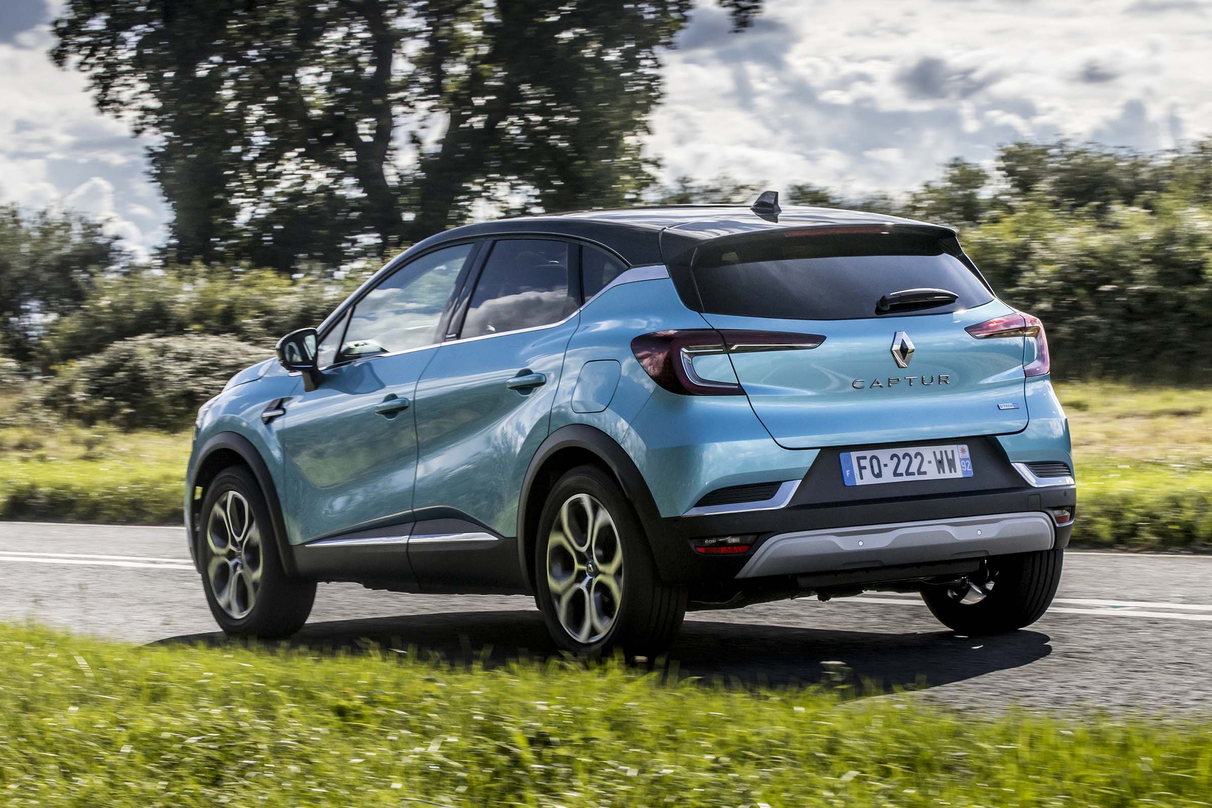 Renault Captur E-TECH hybrid review pictures | DrivingElectric
