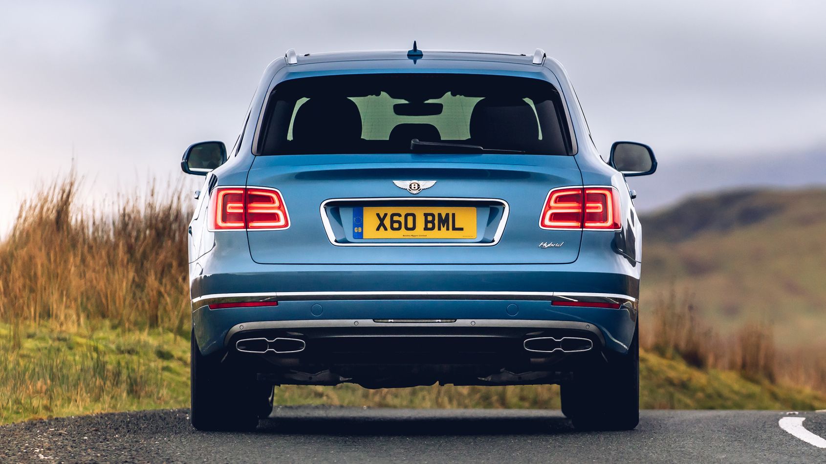 Bentley Bentayga Hybrid practicality & boot space | DrivingElectric