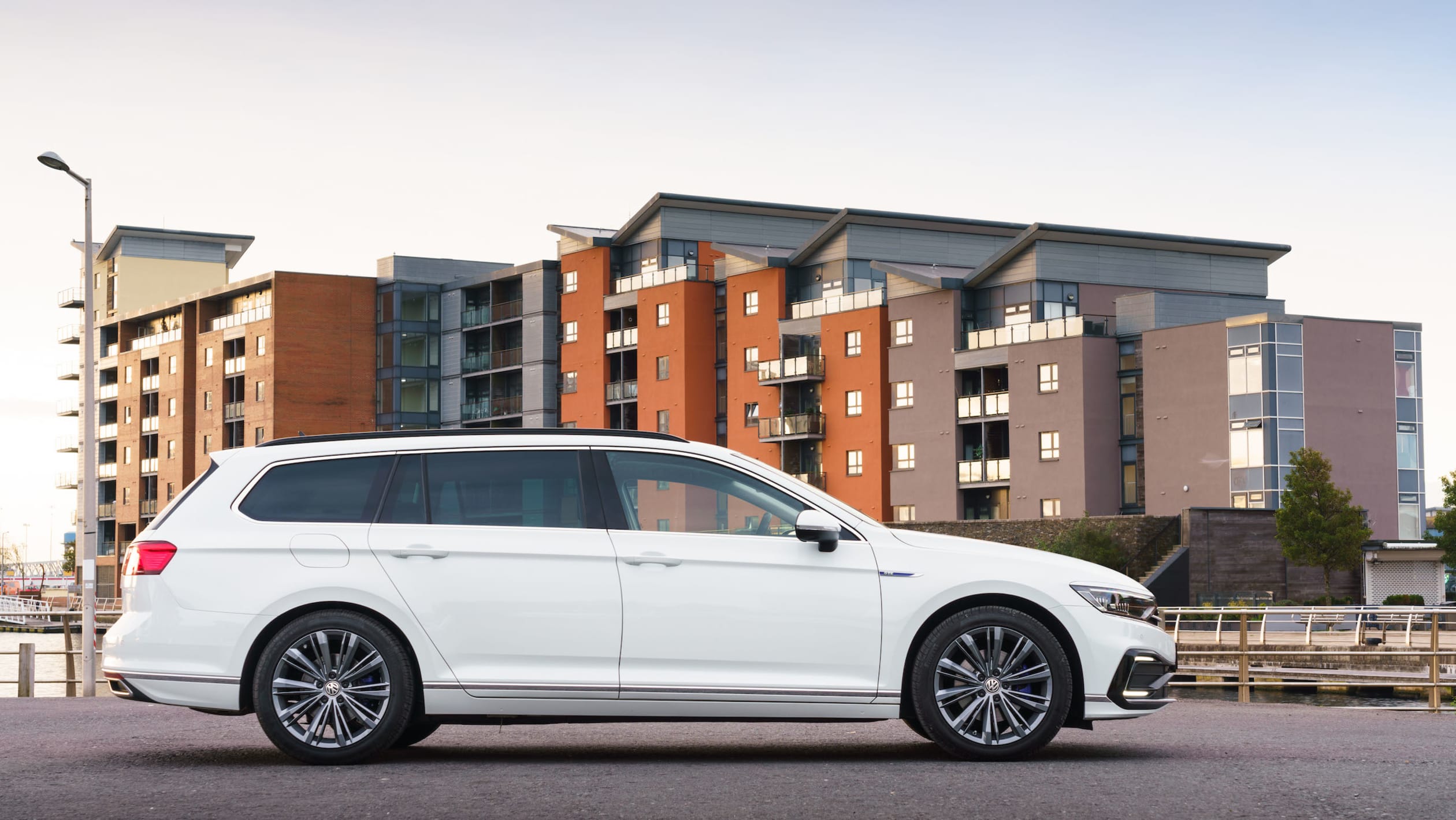 Volkswagen Passat GTE Estate review pictures | DrivingElectric