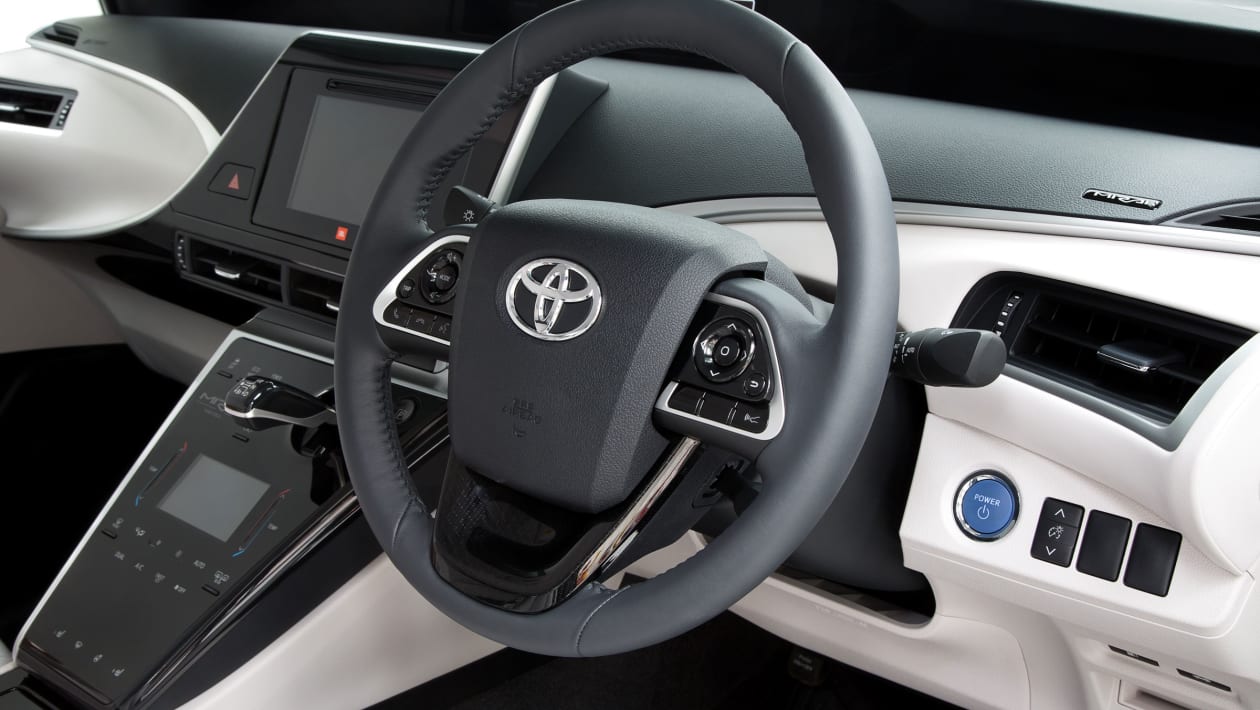 Toyota Mirai (2015-2020) interior & comfort | DrivingElectric