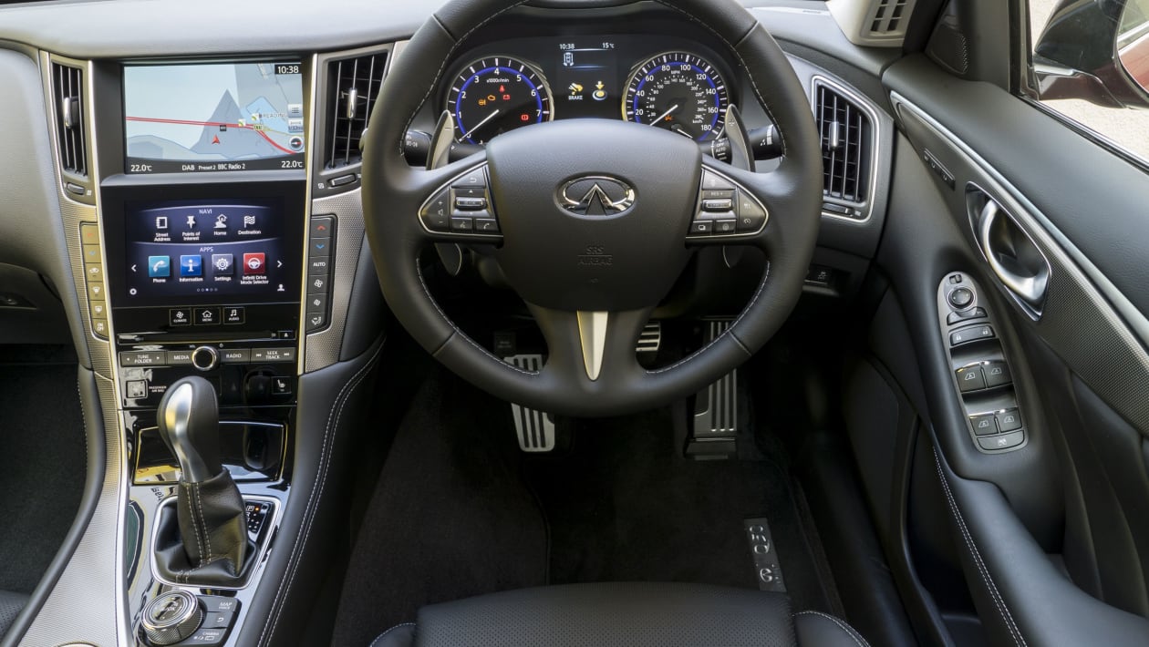 Infiniti Q50 Hybrid interior & comfort | DrivingElectric