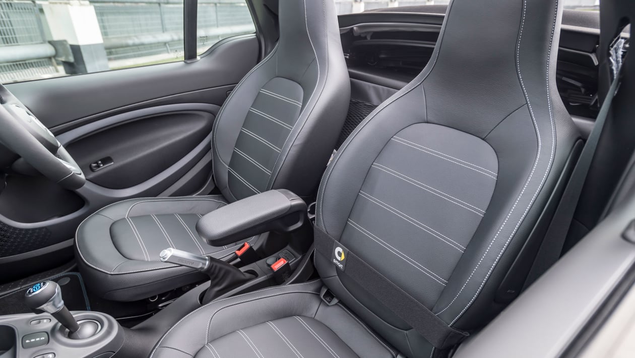 Smart EQ ForTwo Cabrio (2014-2019) interior & comfort | DrivingElectric