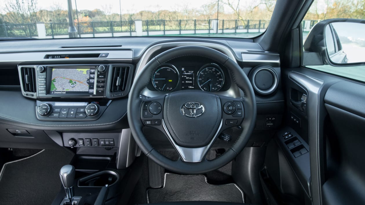 Toyota RAV4 Hybrid (2013-2019) interior & comfort | DrivingElectric