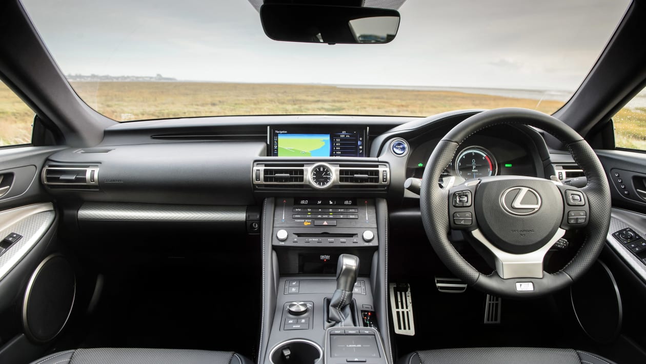 Lexus RC 300h (2014-2020) interior & comfort | DrivingElectric