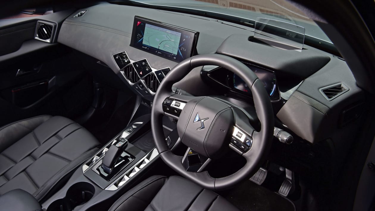 DS 3 Crossback E-TENSE interior, dashboard & comfort | DrivingElectric