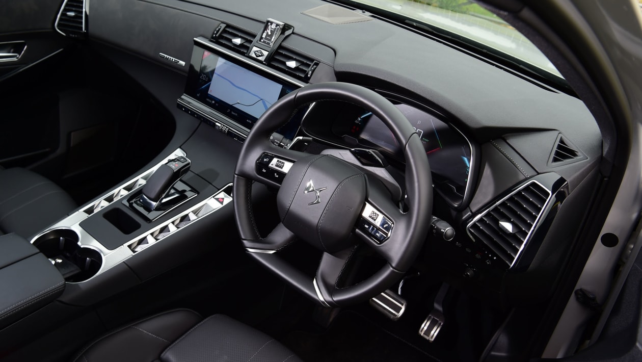 DS 7 Crossback E-TENSE interior, dashboard & comfort | DrivingElectric