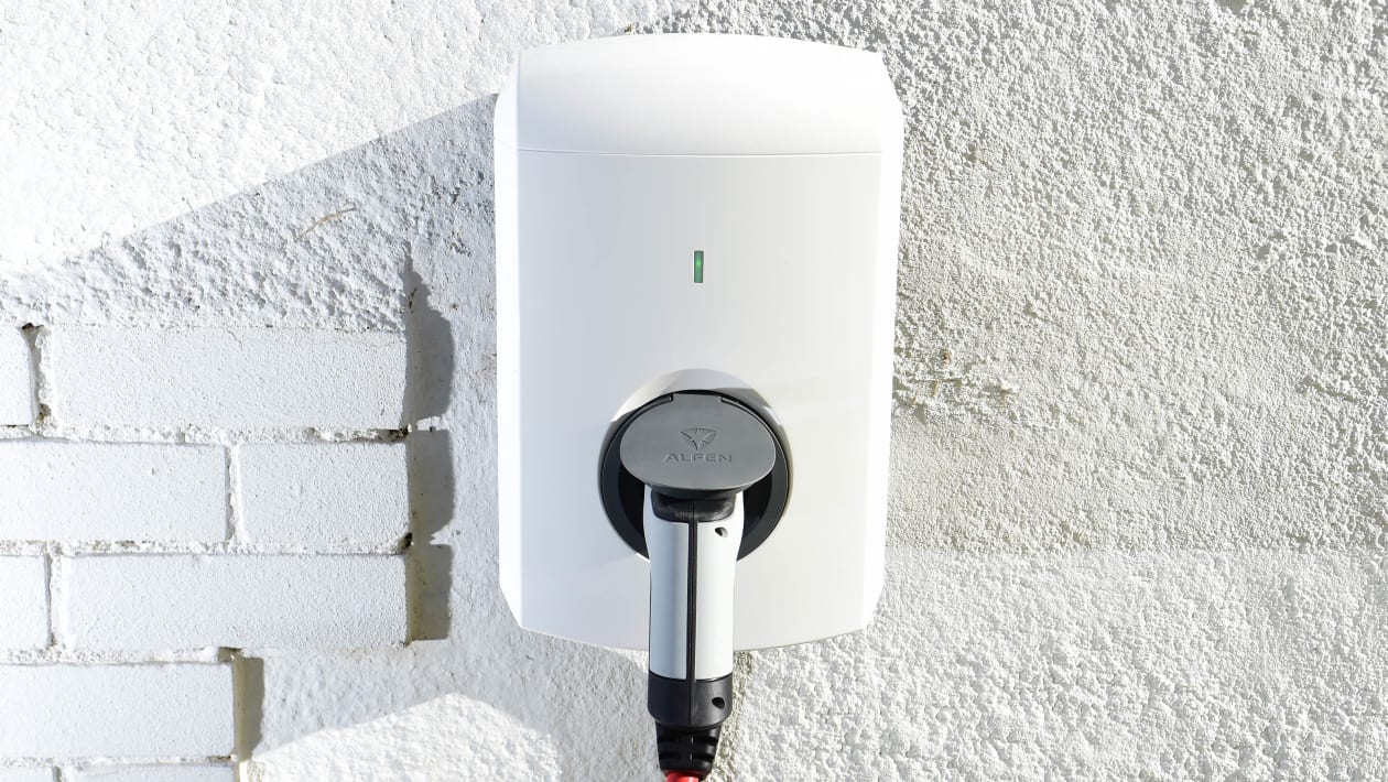 Complete guide to Hive EV Charging | DrivingElectric