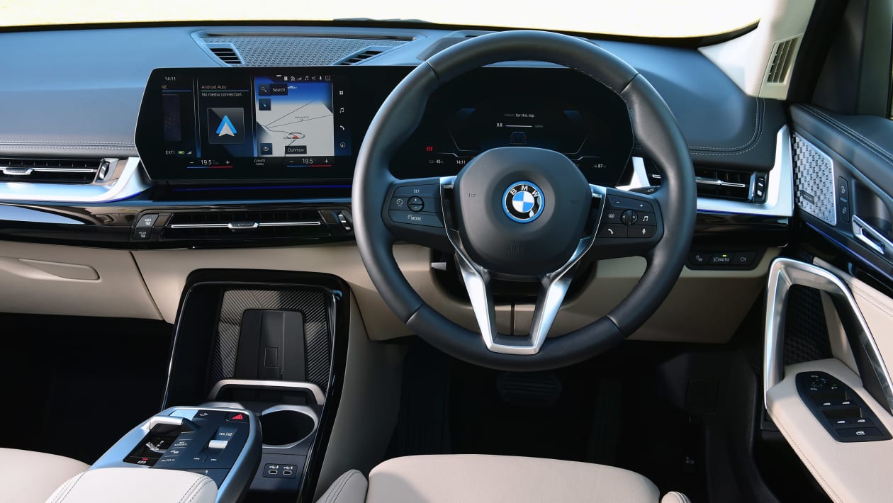 BMW iX1: interior, dashboard & infotainment | DrivingElectric