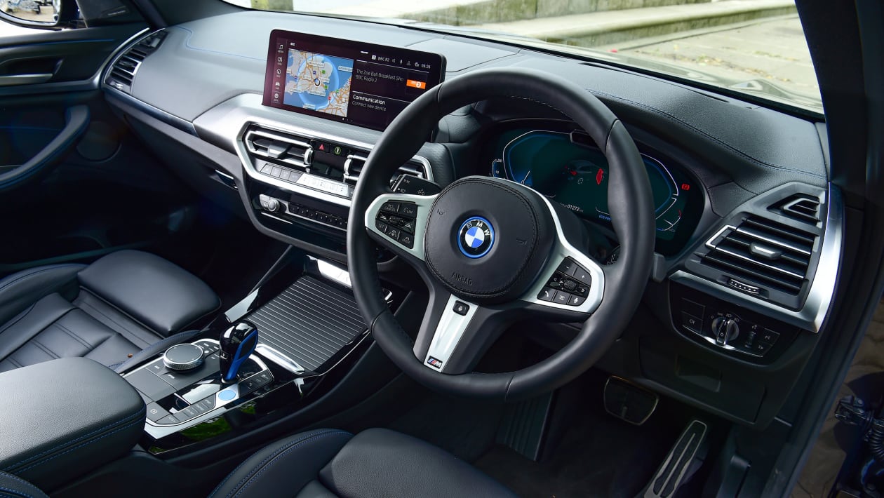 BMW iX3 review: interior, dashboard & infotainment | DrivingElectric