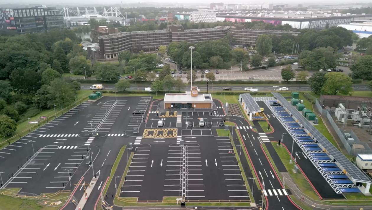 BP Pulse opens UK’s biggest EV charging station | DrivingElectric