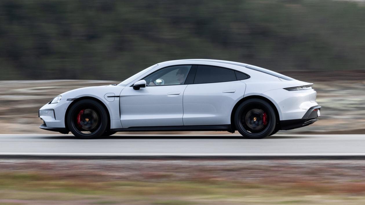 Porsche Taycan: performance, motor & drive | DrivingElectric