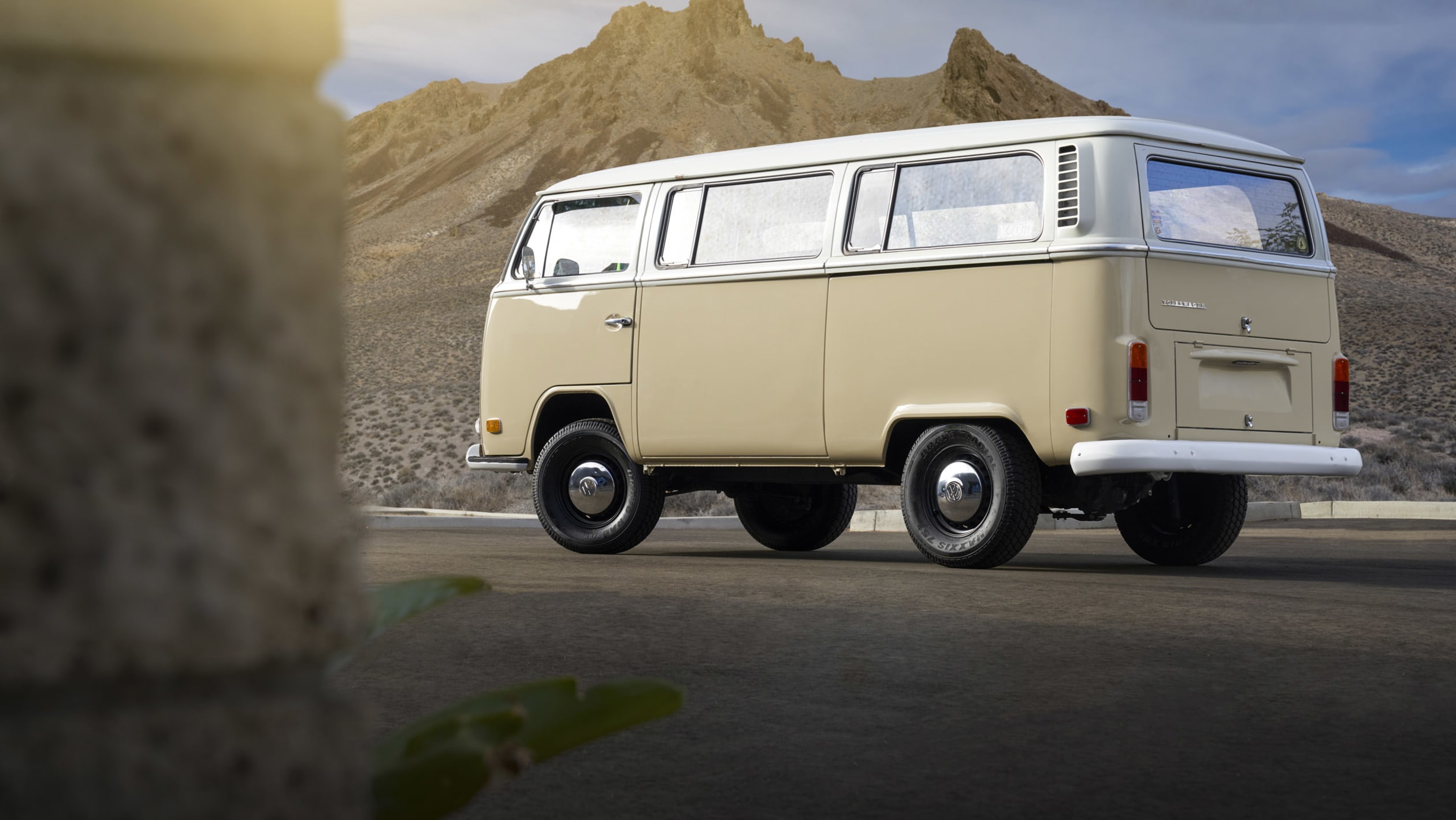 Electric Volkswagen bus: Converted Type 2 'e-Bus' unveiled ...
