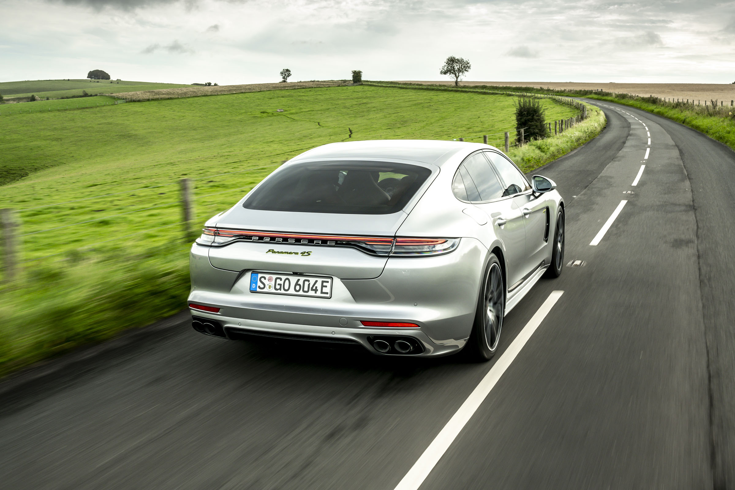 Porsche Panamera hybrid engines, drive & performance | DrivingElectric