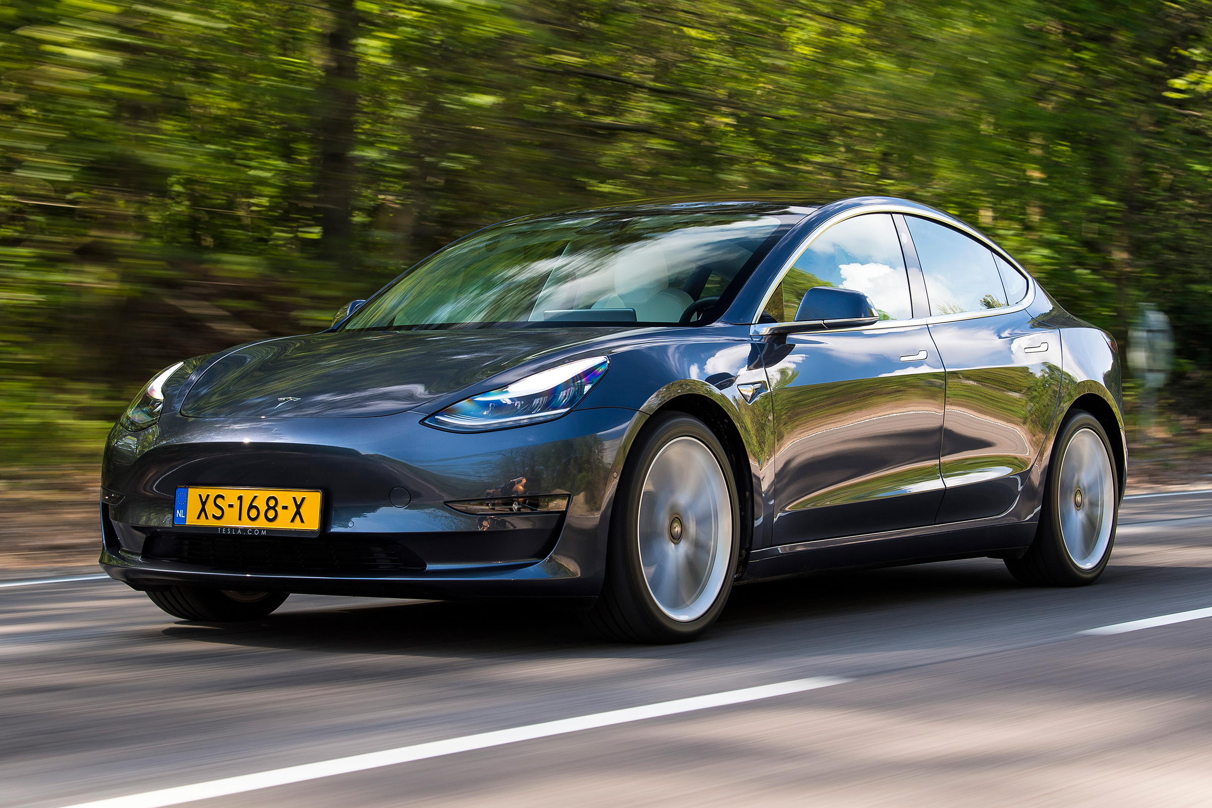 Buying a Tesla: Tuesday at 4pm is most popular time | DrivingElectric