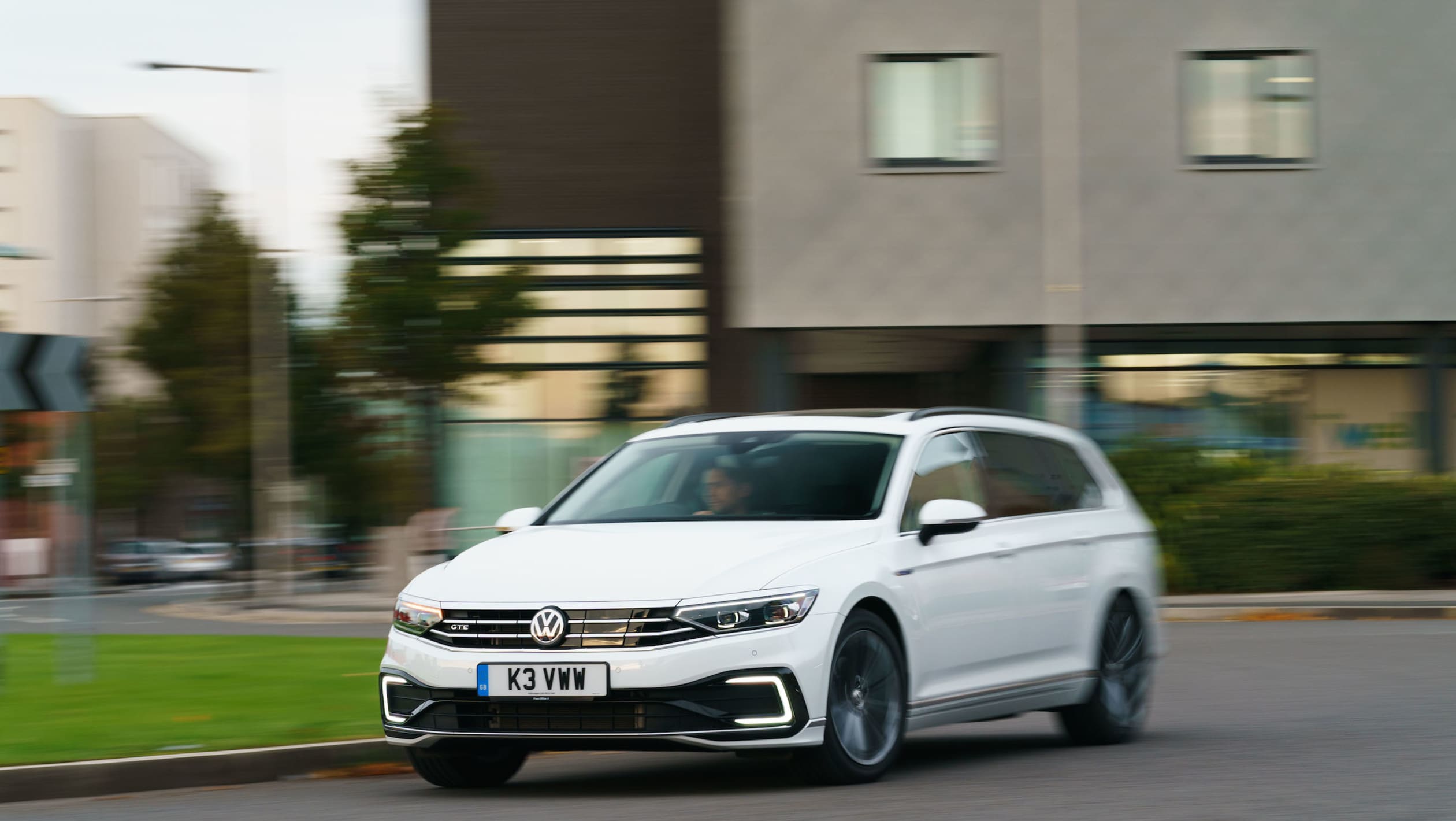 Volkswagen Passat GTE Estate review pictures | DrivingElectric