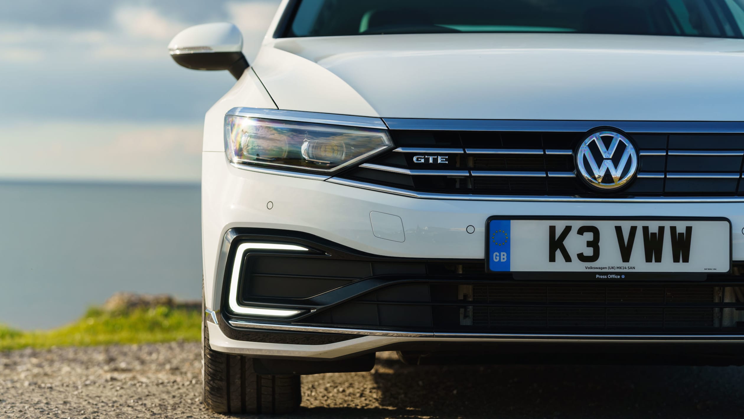 Volkswagen Passat GTE Estate review pictures | DrivingElectric