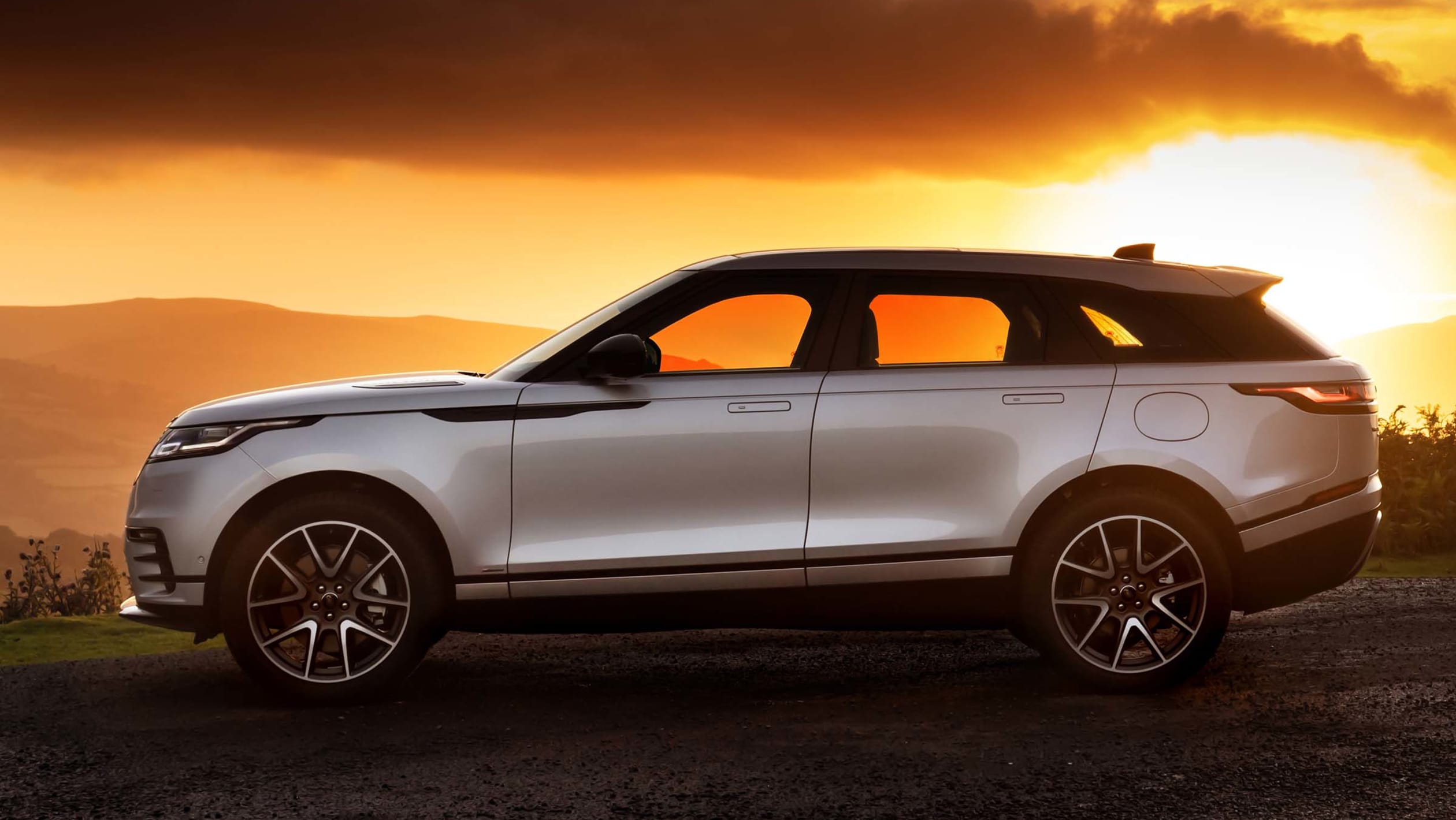 Range Rover Velar plug-in hybrid: specs and details pictures ...