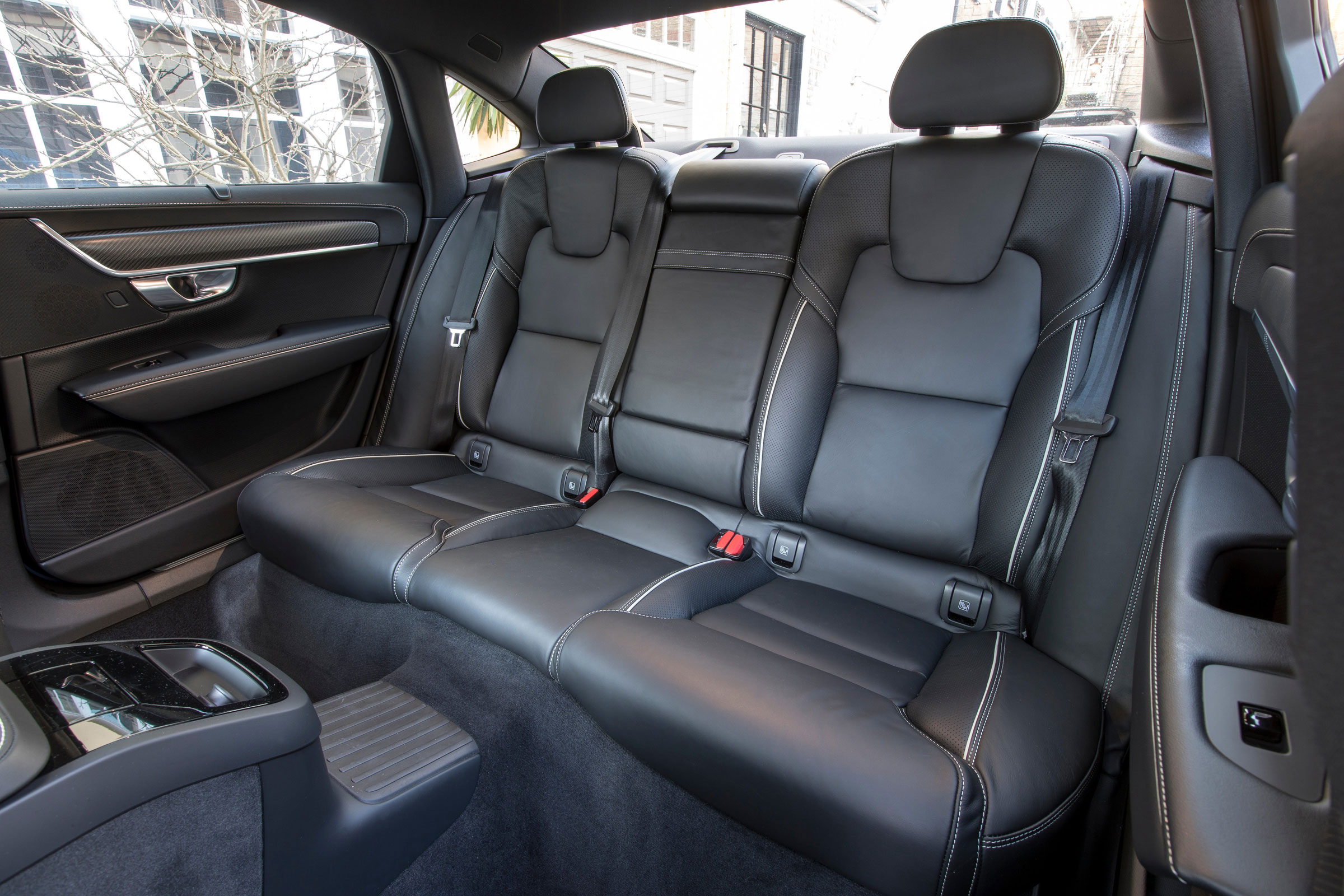 Volvo S90 Recharge T8 hybrid practicality & boot space | DrivingElectric