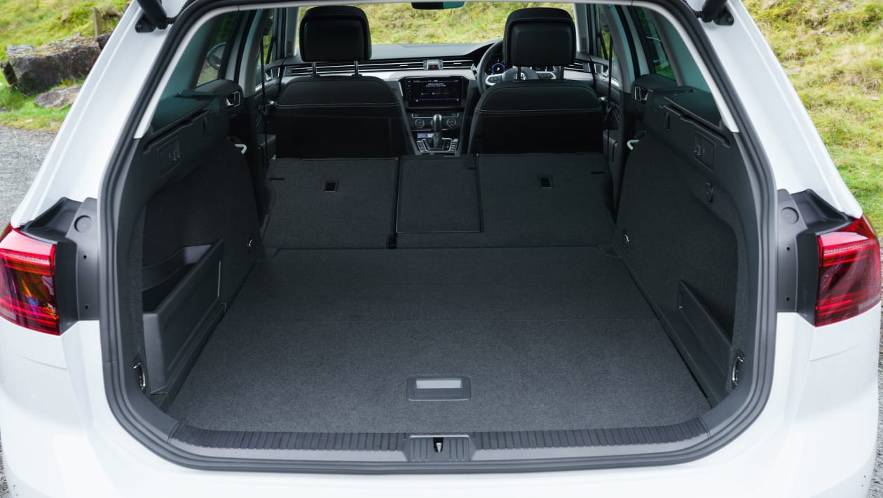 Volkswagen Passat GTE Estate review pictures | DrivingElectric